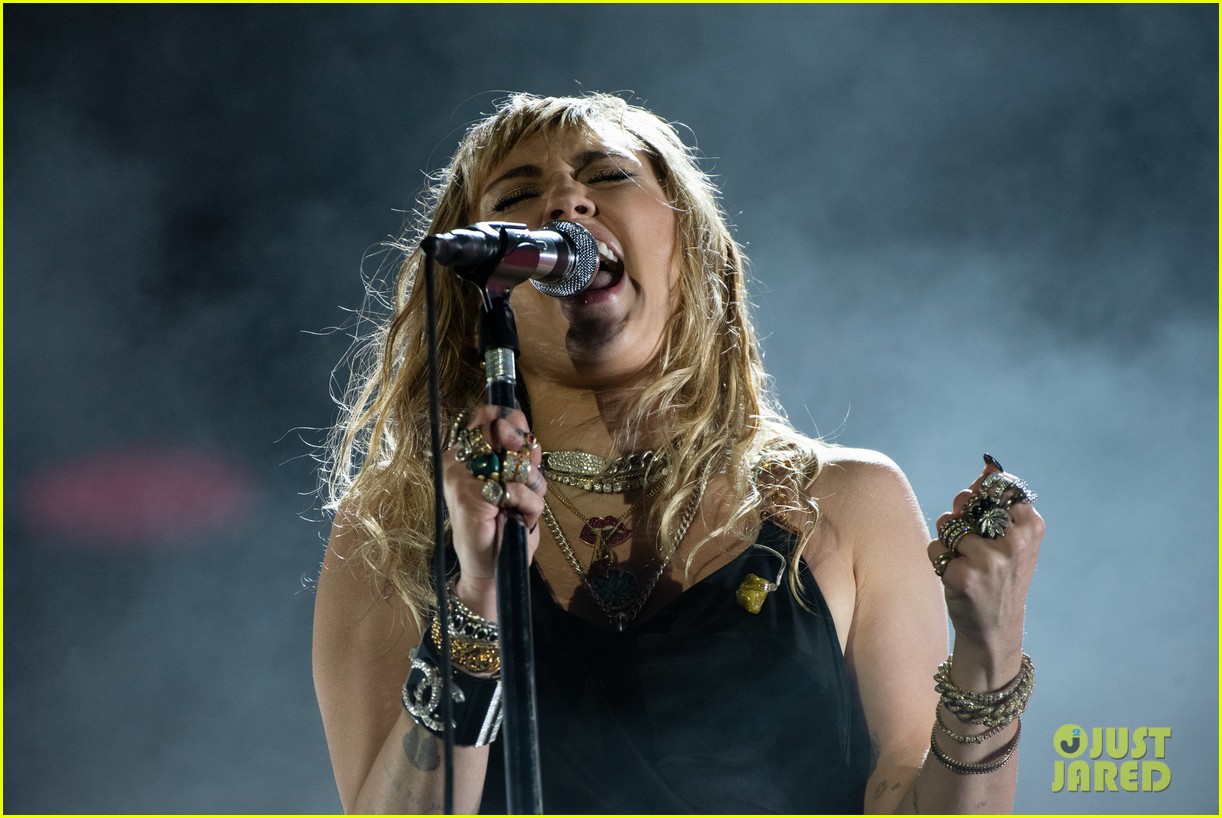 Miley Cyrus Debuts 3 New Songs at BBC Radio 1's Big Weekend: Photo ...