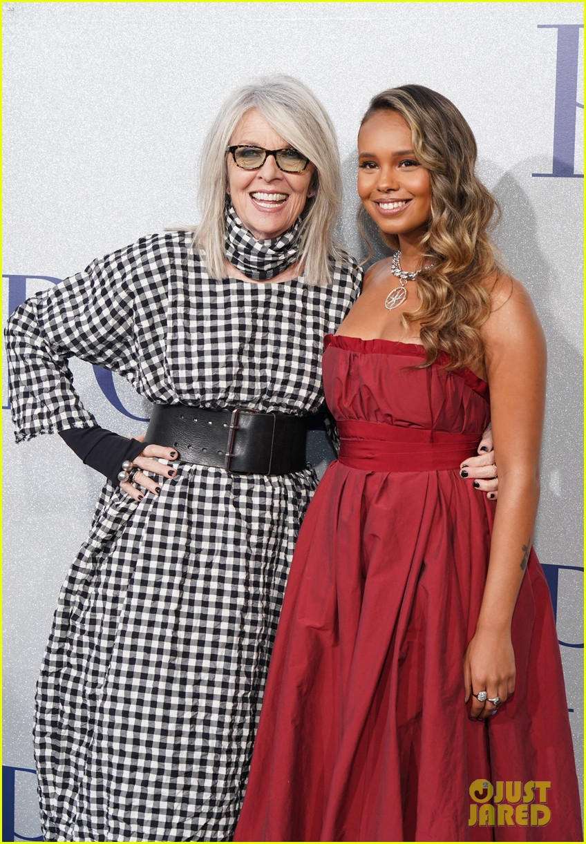 Diane Keaton Gets Support from Sarah Paulson at 'Poms' Premiere!: Photo ...
