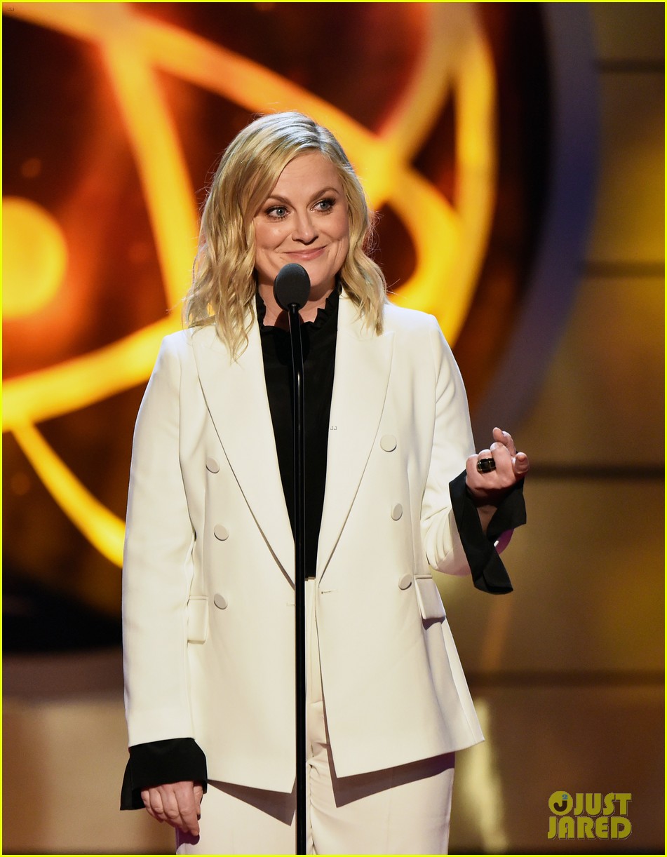Amy Poehler Presents Judge Judy With Her Daytime Emmys Lifetime ...