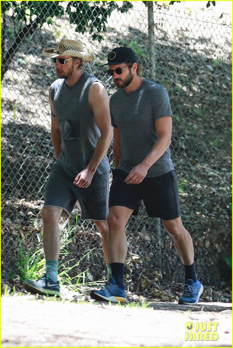 Dax Shepard Shows Off Arm Muscles During Griffith Park Hike: Photo ...