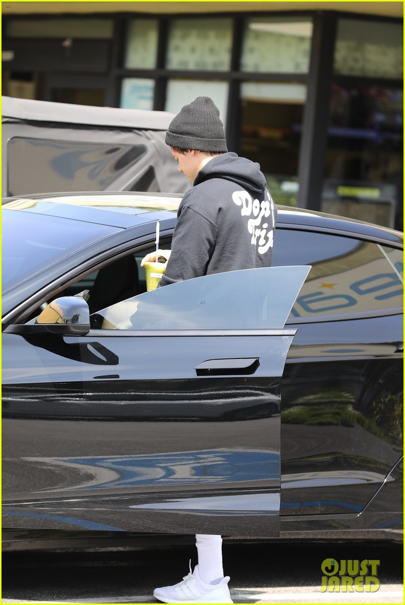 Harry Styles Spotted in Los Angeles Days Ahead of the Met Gala: Photo ...