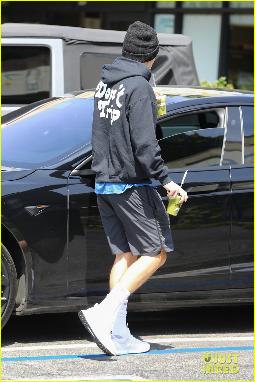 Harry Styles Spotted in Los Angeles Days Ahead of the Met Gala: Photo ...