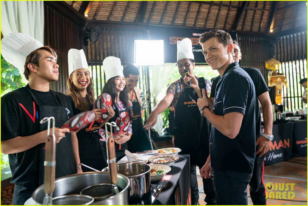 Tom Holland Plays Chef Judge for 'Spider-Man' Food Competition: Photo ...
