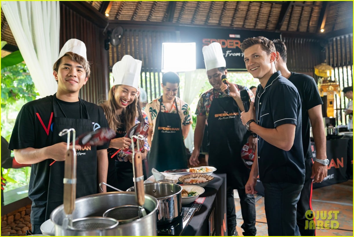 Tom Holland Plays Chef Judge for 'Spider-Man' Food Competition: Photo ...