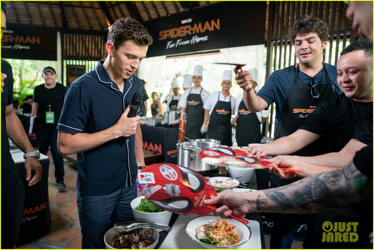 Tom Holland Plays Chef Judge for 'Spider-Man' Food Competition: Photo ...