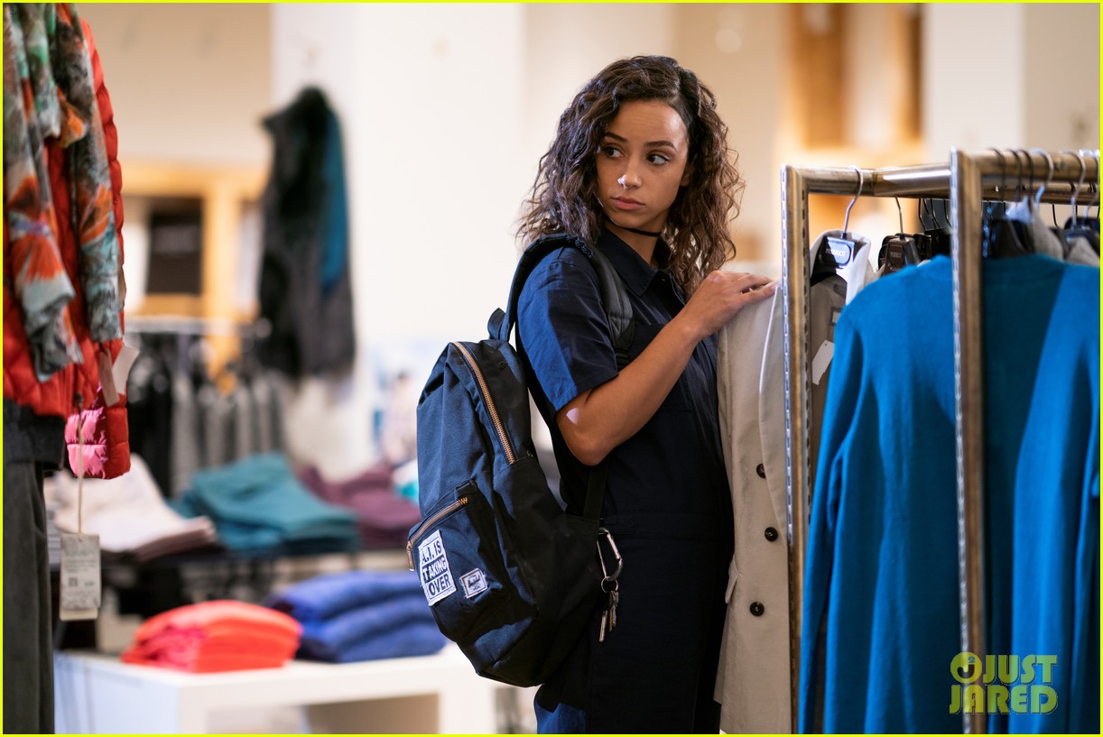 Netflix Drops Trailer For New YA Shoplifting Drama, 'Trinkets' - Watch ...