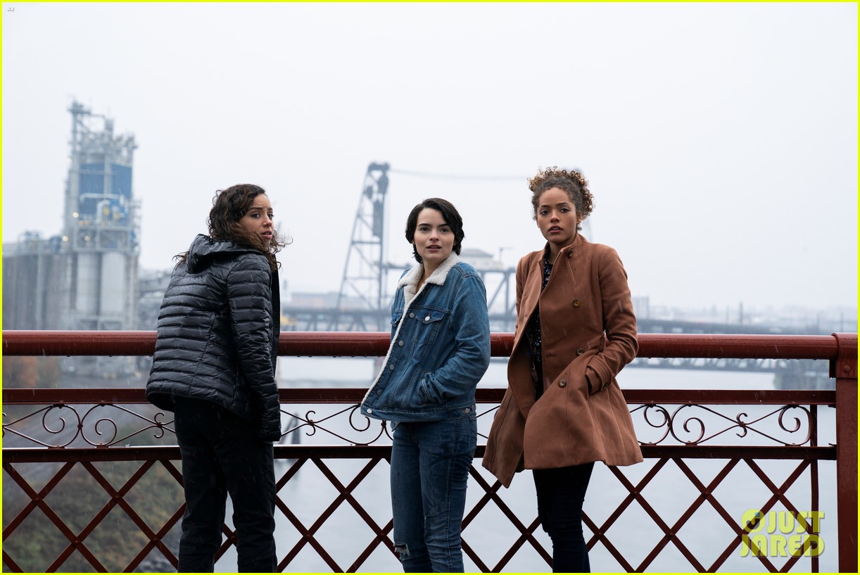 Netflix Drops Trailer For New YA Shoplifting Drama, 'Trinkets' - Watch ...