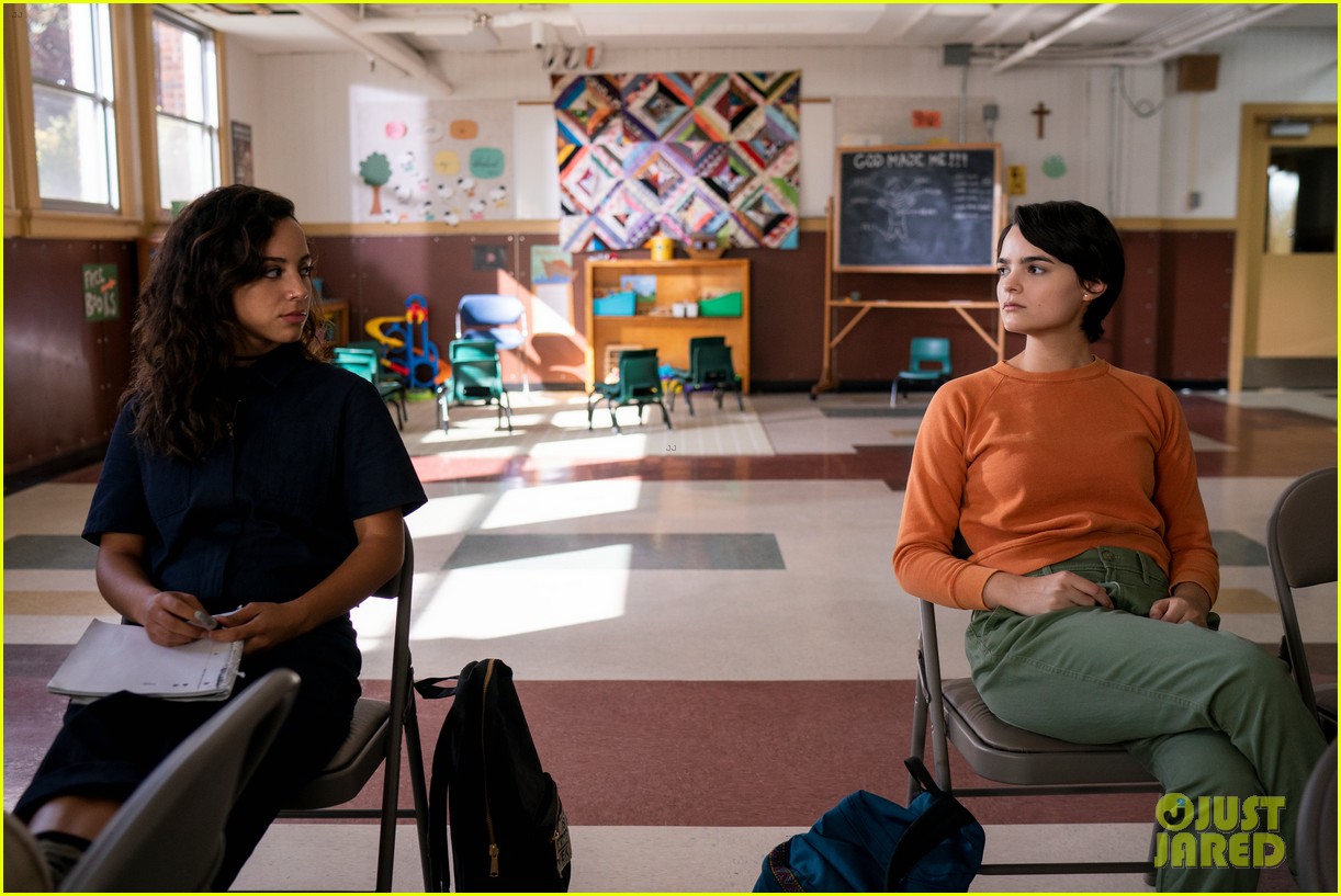 Netflix Drops Trailer For New YA Shoplifting Drama, 'Trinkets' - Watch ...