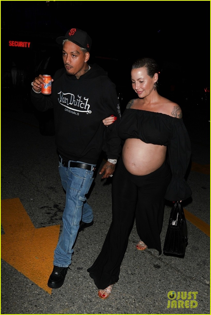 Pregnant Amber Rose Shows Off Her Baby Bump at a Concert With Boyfriend ...