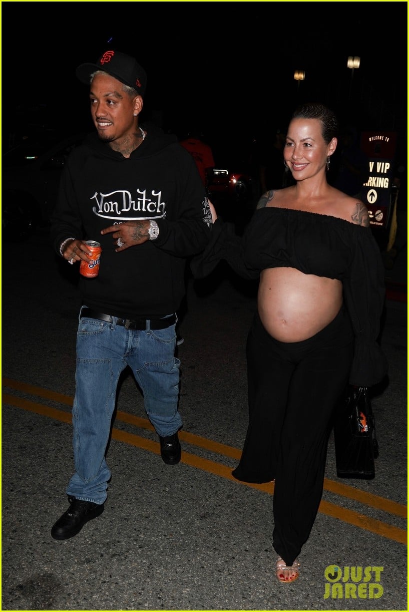 Pregnant Amber Rose Shows Off Her Baby Bump at a Concert With Boyfriend ...