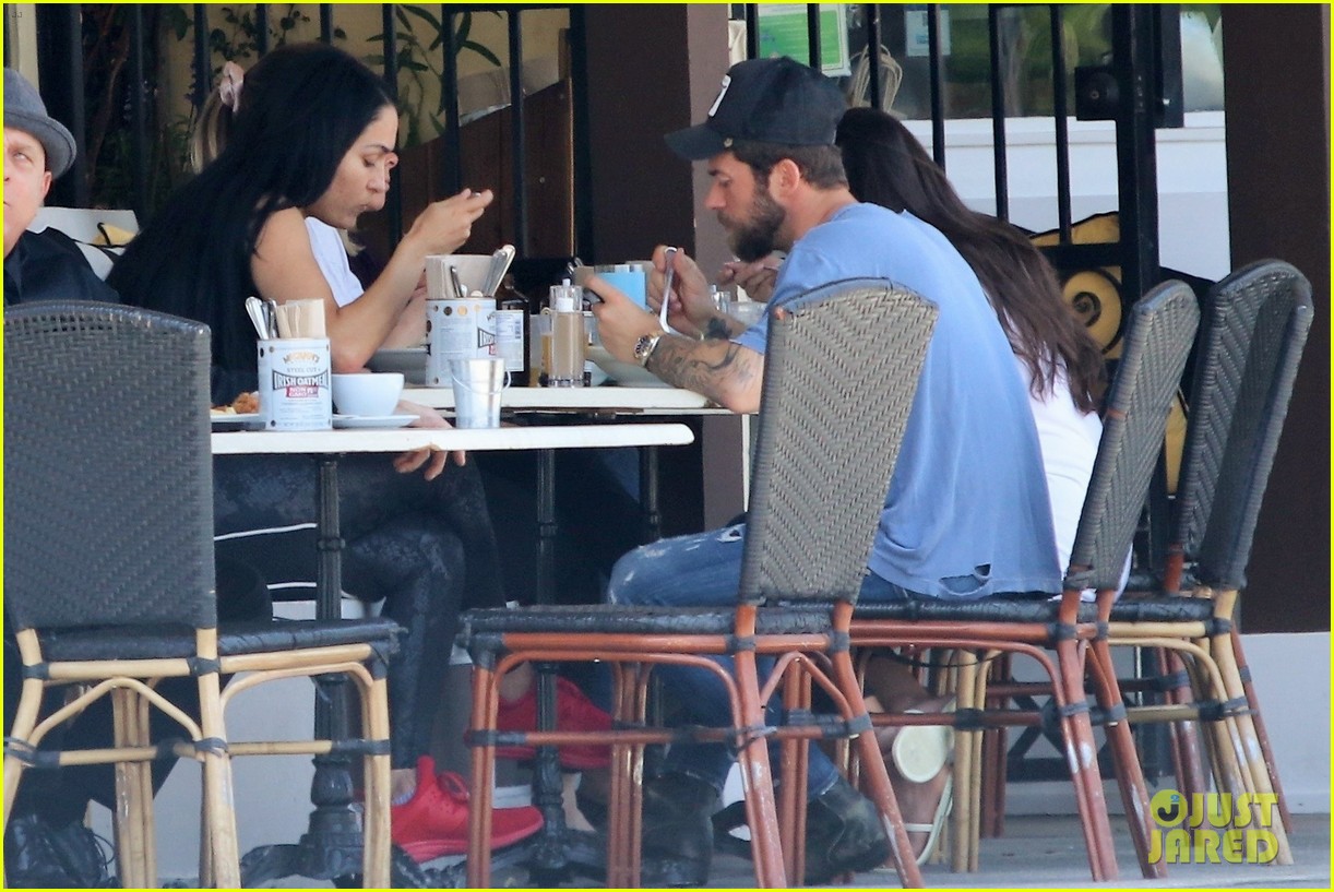DWTS' Nikki Bella & Artem Chigvintsev Flaunt Hot PDA After a Lunch Date ...