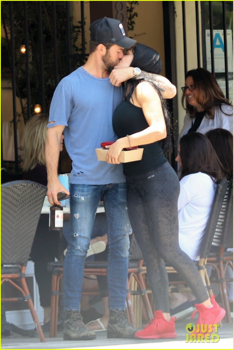 DWTS' Nikki Bella & Artem Chigvintsev Flaunt Hot PDA After a Lunch Date ...