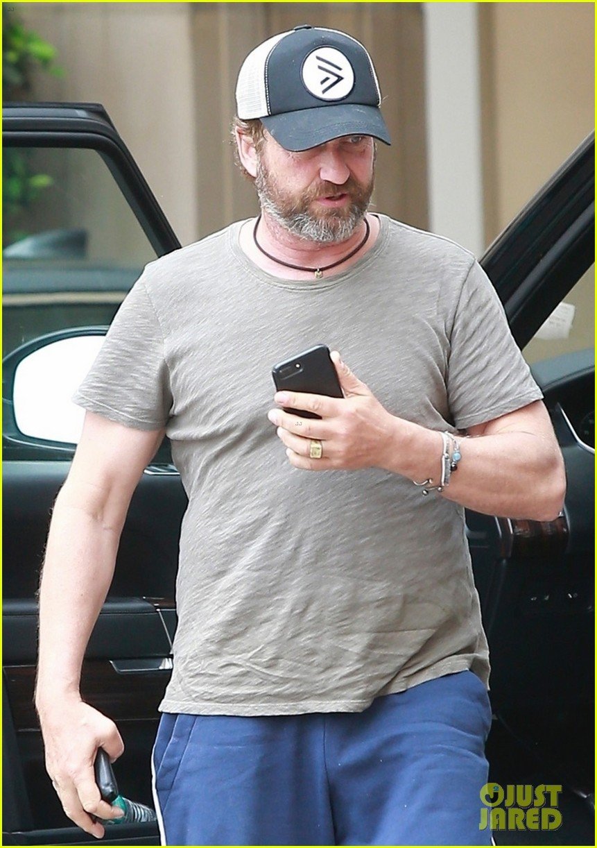 Gerard Butler Keeps It Low-Key for Lunch in Beverly Hills: Photo ...