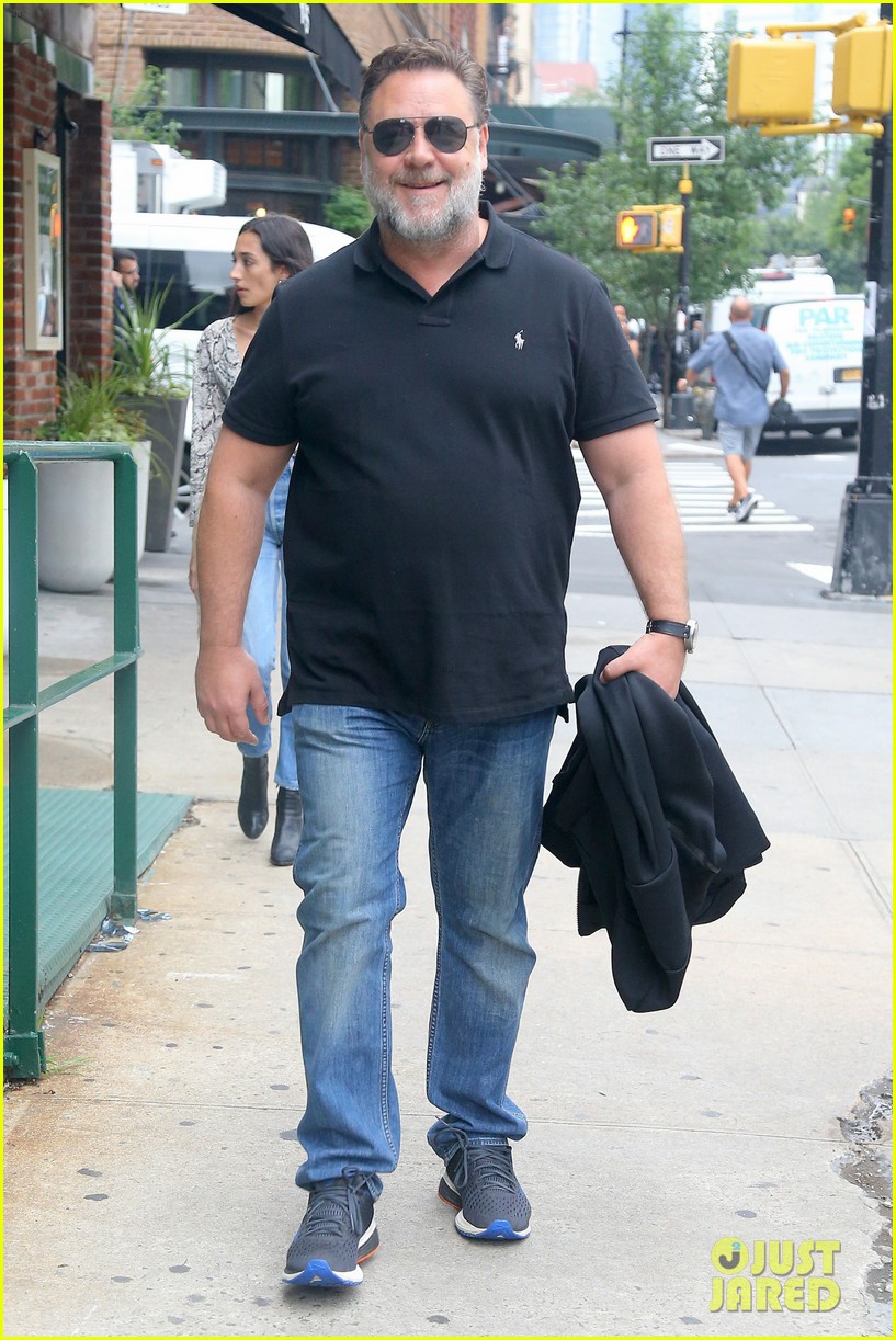 Russell Crowe Sports Full Beard While Promoting 'Loudest Voice': Photo ...