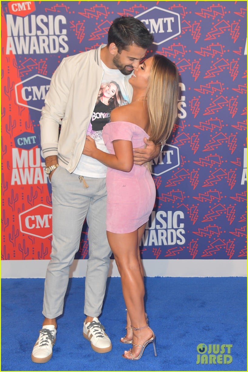 Eric Decker Wears Jessie James Decker's Face on His Shirt at CMT Music ...