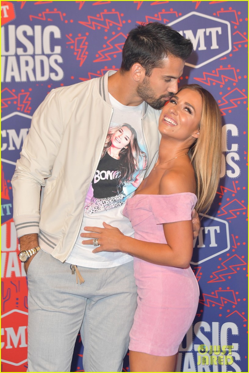 Eric Decker Wears Jessie James Decker's Face on His Shirt at CMT Music ...