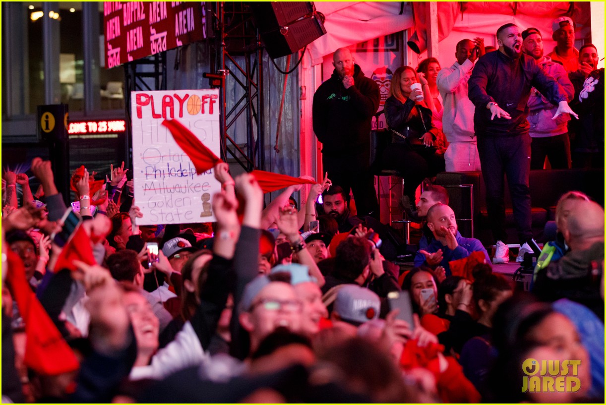See Photos of Drake Watching the Toronto Raptors Win the NBA Finals ...