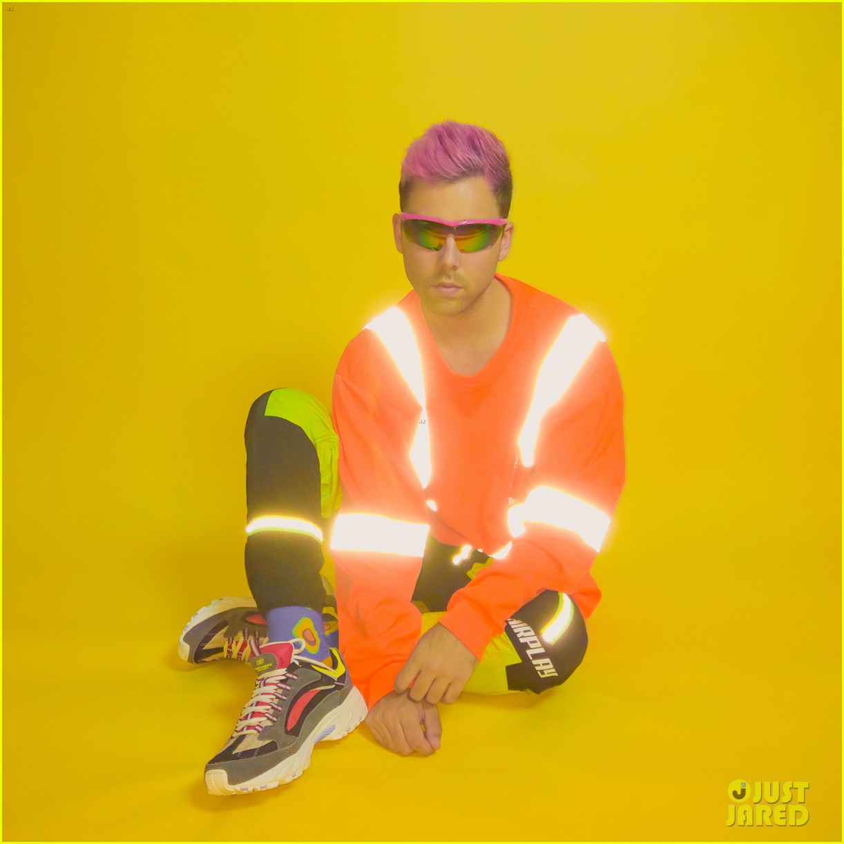 Get Familiar With Singer Guard: 'loopy' Premiere - Listen! (Exclusive ...