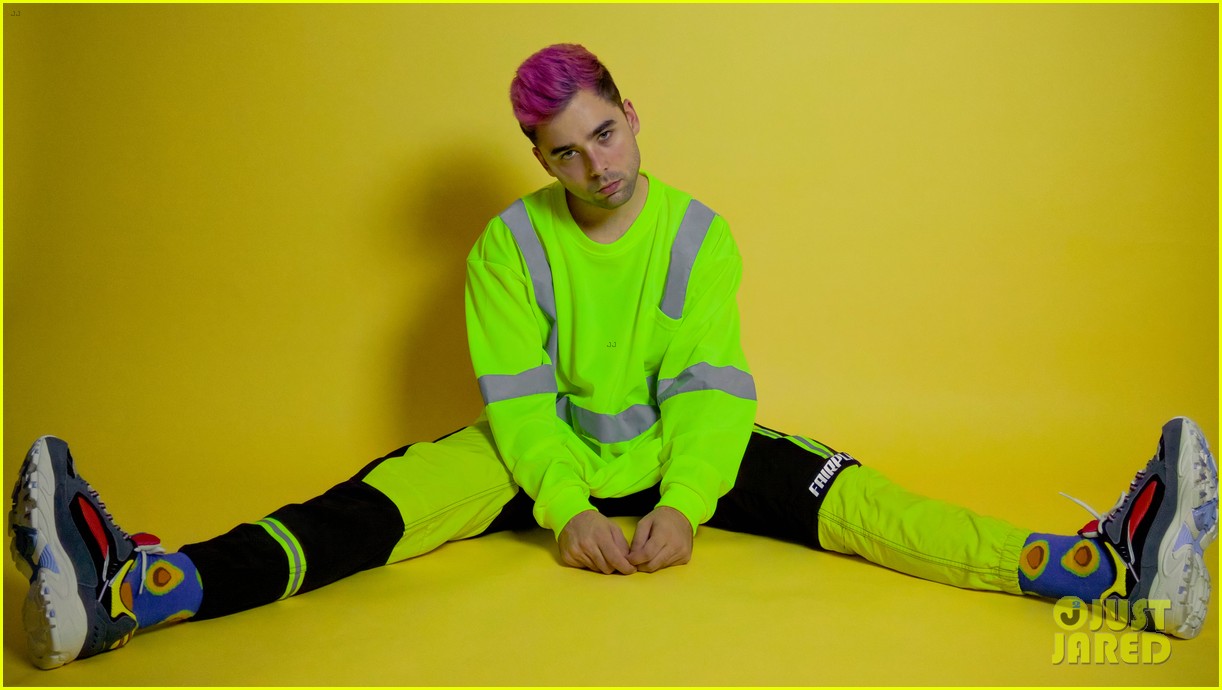 Get Familiar With Singer Guard: 'loopy' Premiere - Listen! (Exclusive ...