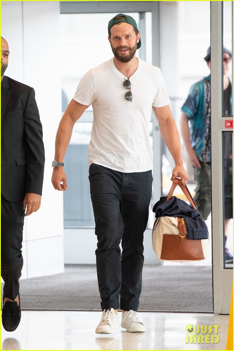 Jamie Dornan Is All Smiles While Jetting Out of New York City: Photo ...