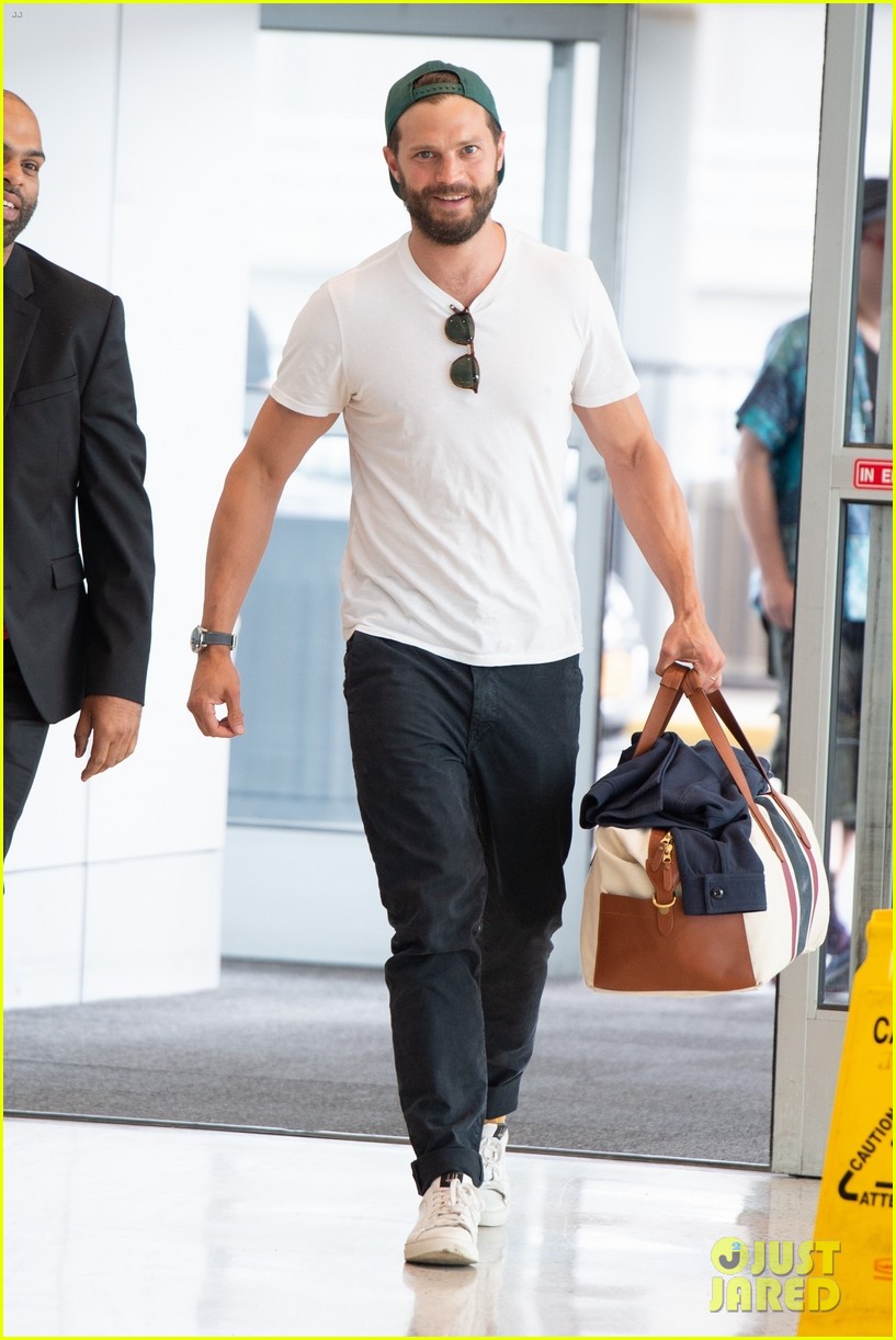 Jamie Dornan Is All Smiles While Jetting Out of New York City: Photo ...