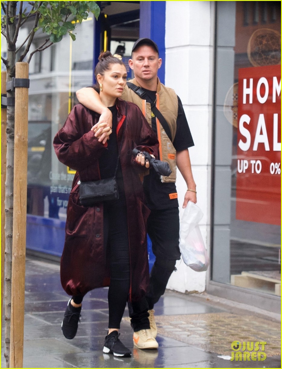 Channing Tatum & Girlfriend Jessie J Display Cute PDA While Running ...