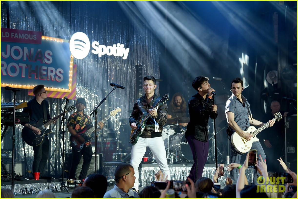 Jonas Brothers: 'Happiness Begins' Album Stream & Download - Listen Now ...