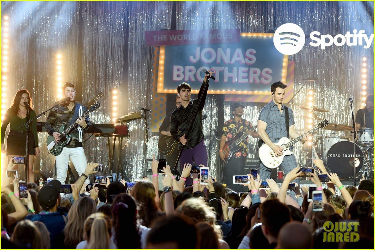 Jonas Brothers: 'Happiness Begins' Album Stream & Download - Listen Now ...
