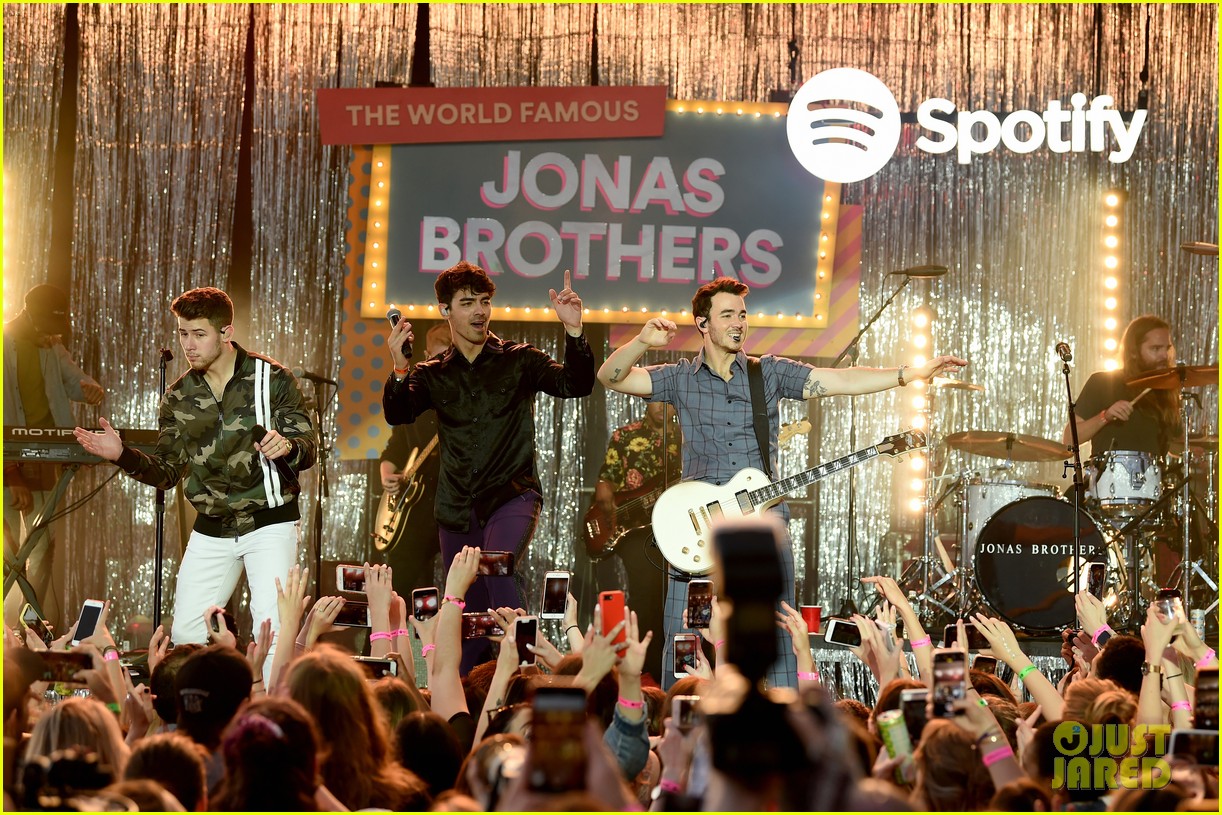 Jonas Brothers: 'Happiness Begins' Album Stream & Download - Listen Now!: Photo 4305112 | First ...
