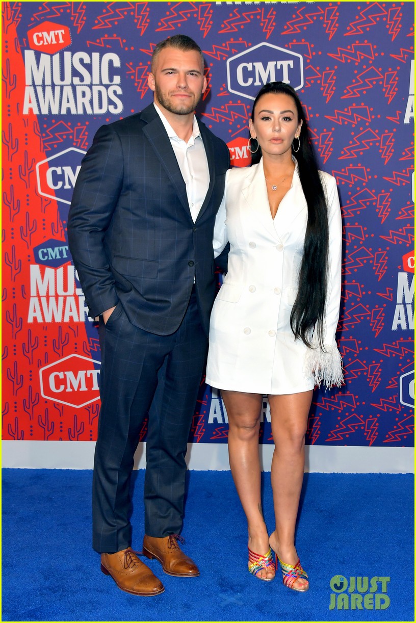 Jenni 'JWoww' Farley & New Boyfriend Zack Carpinello Make Awards Show ...