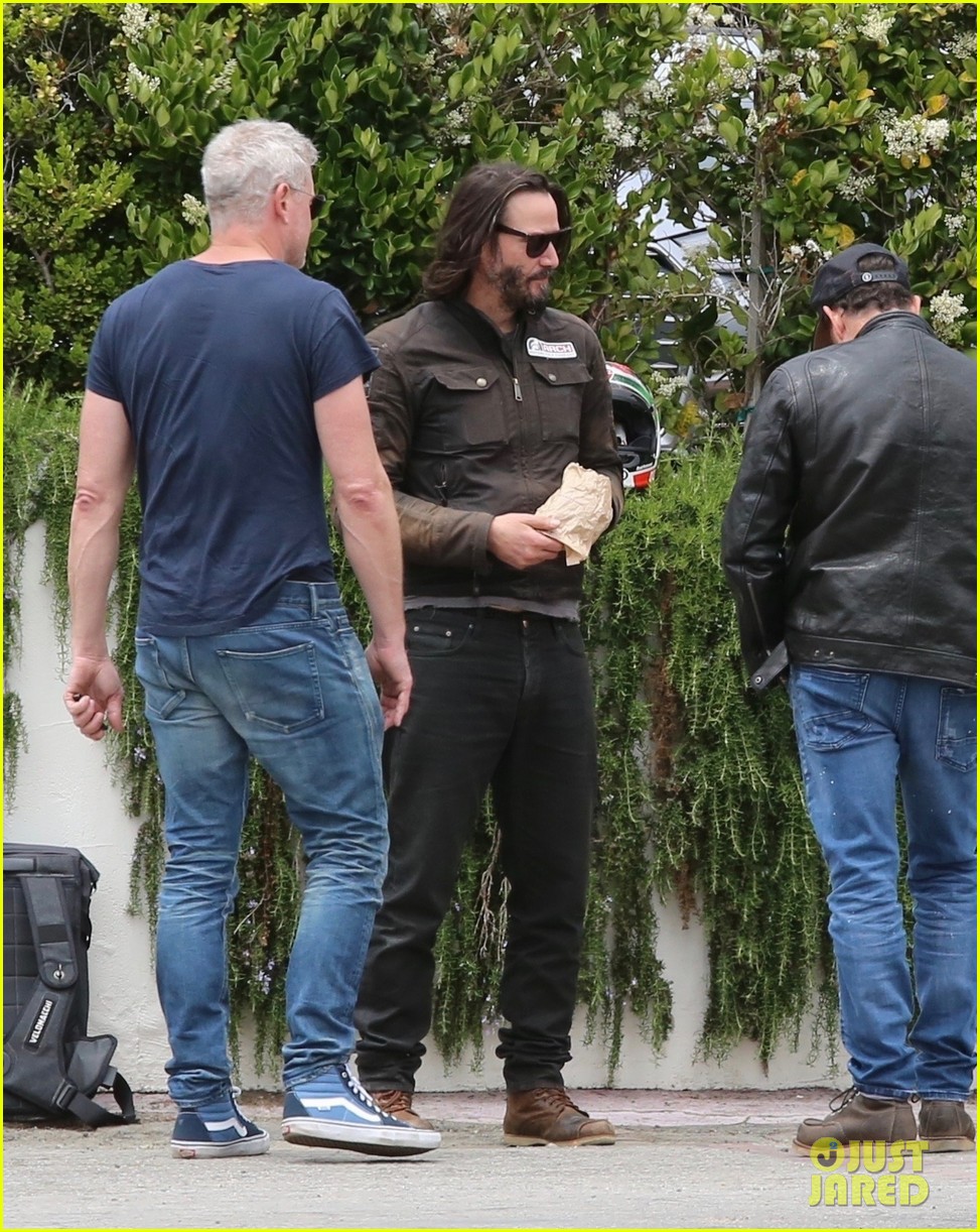 Keanu Reeves Runs Into Eric Dane While Hanging with Friends: Photo ...