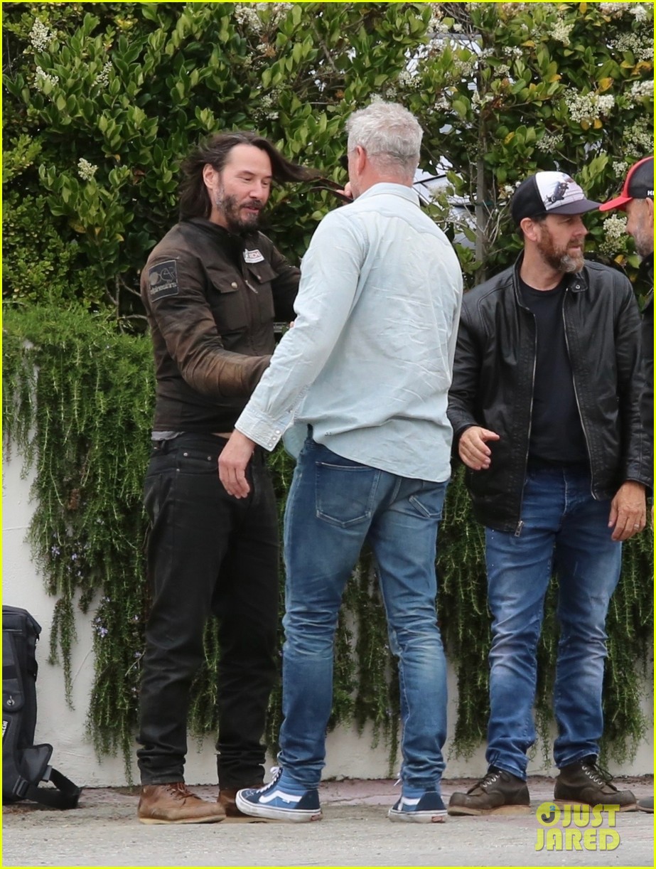 Keanu Reeves Runs Into Eric Dane While Hanging with Friends: Photo ...