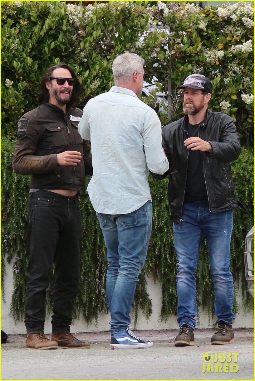 Keanu Reeves Runs Into Eric Dane While Hanging with Friends: Photo ...