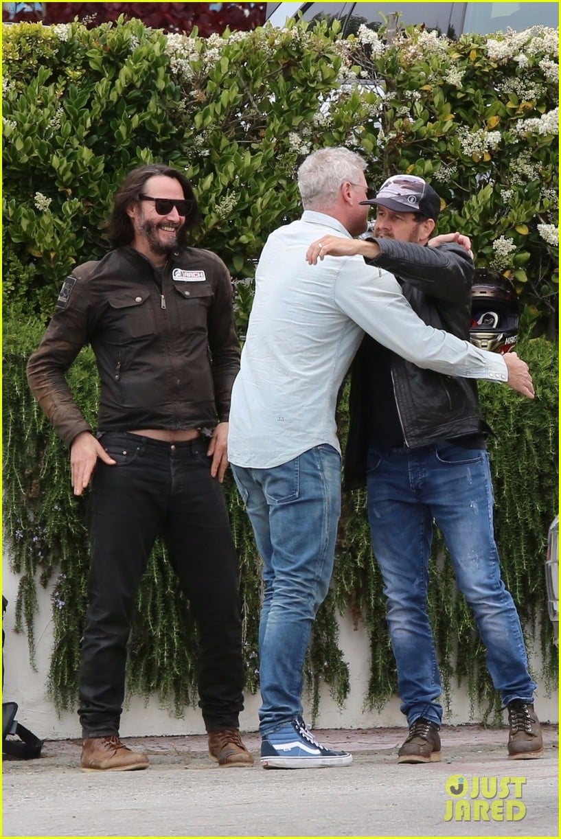 Keanu Reeves Runs Into Eric Dane While Hanging with Friends: Photo ...