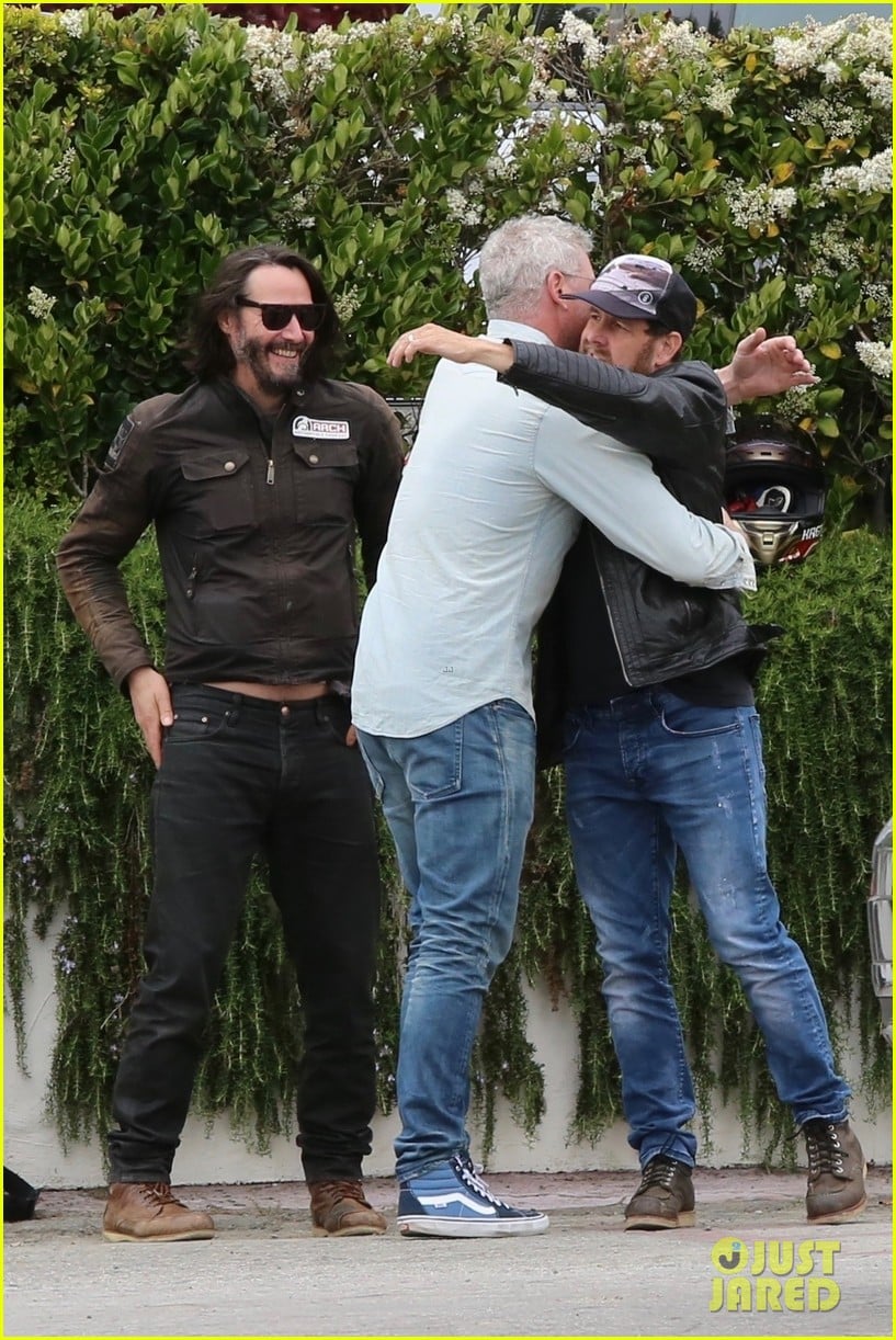 Keanu Reeves Runs Into Eric Dane While Hanging with Friends: Photo ...