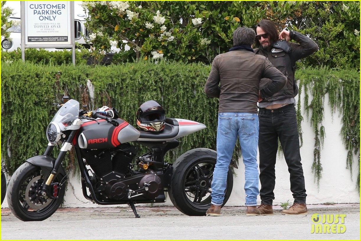 Keanu Reeves Runs Into Eric Dane While Hanging with Friends: Photo ...
