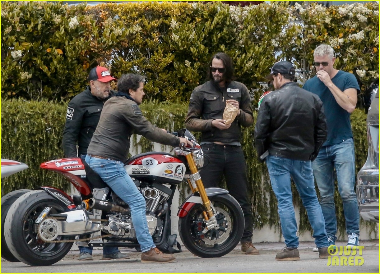 Keanu Reeves Runs Into Eric Dane While Hanging with Friends: Photo ...