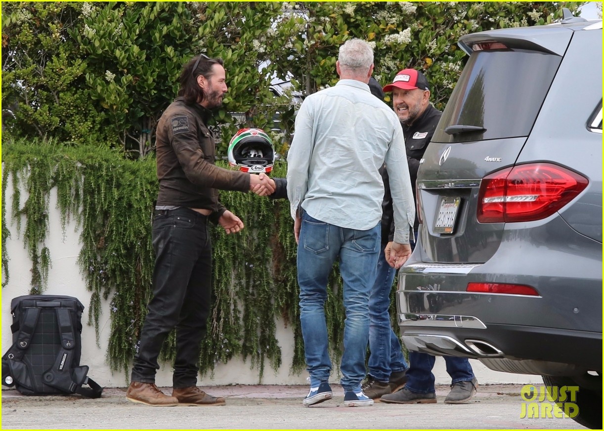 Keanu Reeves Runs Into Eric Dane While Hanging with Friends: Photo ...