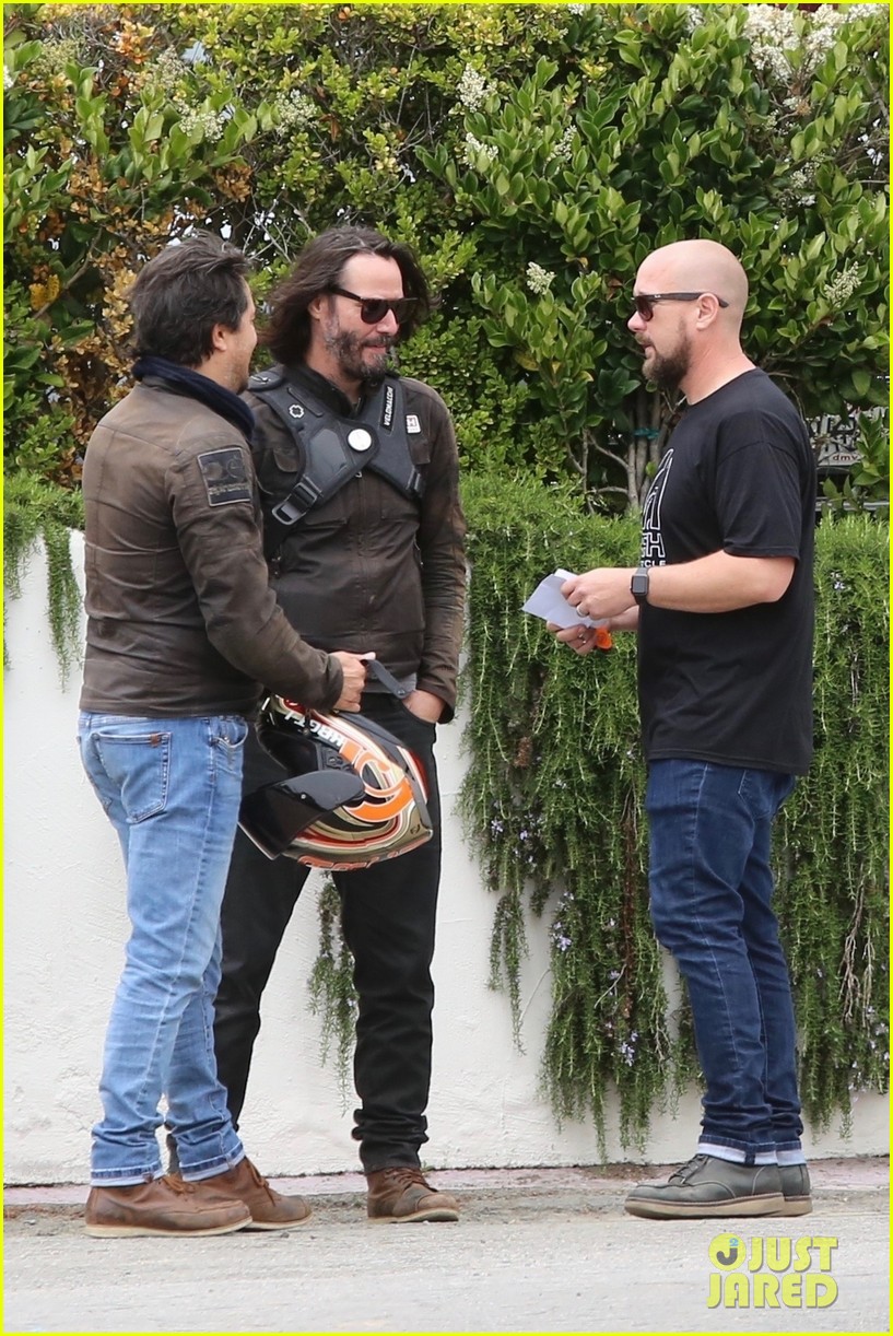 Keanu Reeves Runs Into Eric Dane While Hanging with Friends: Photo ...