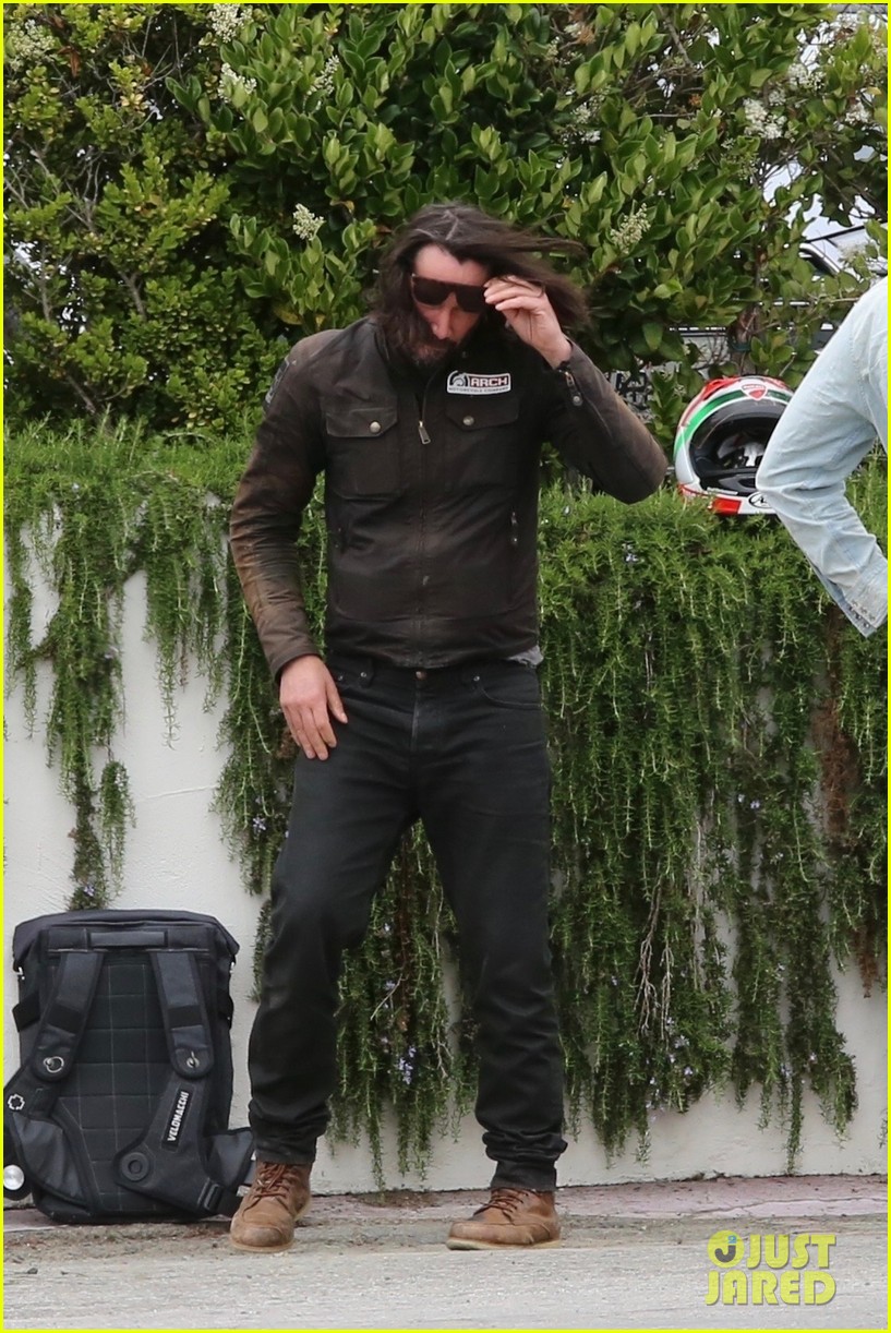 Keanu Reeves Runs Into Eric Dane While Hanging with Friends: Photo ...