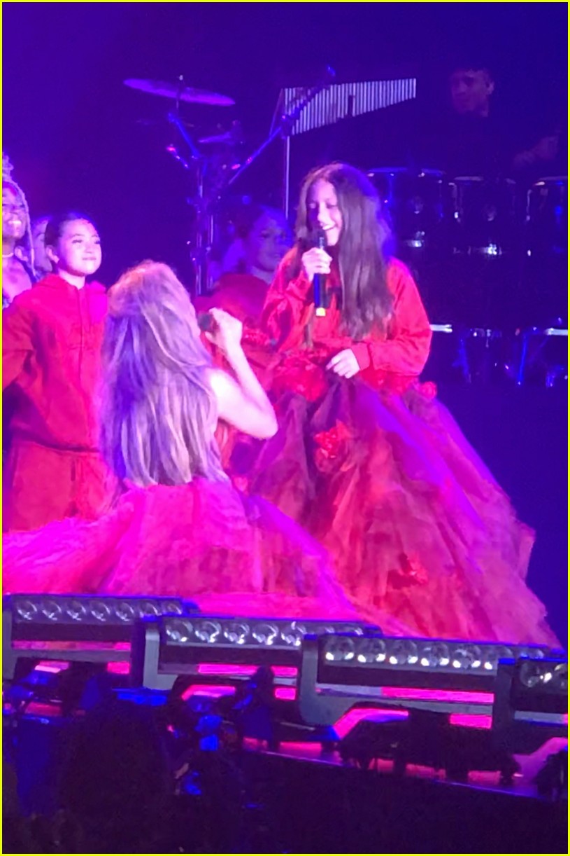 Jennifer Lopez Sings with Daughter Emme During 'It's My Party Tour ...