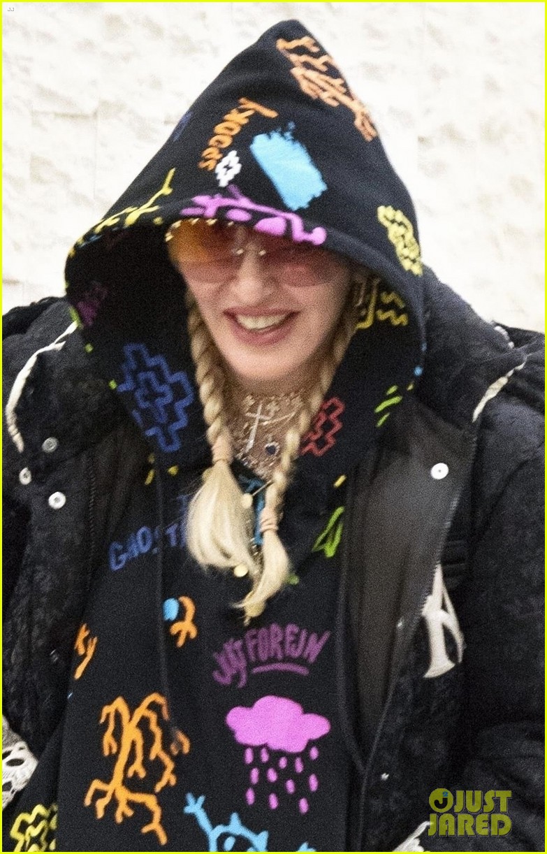 Madonna is All Smiles Arriving at JFK Airport in NYC!: Photo 4310864 ...