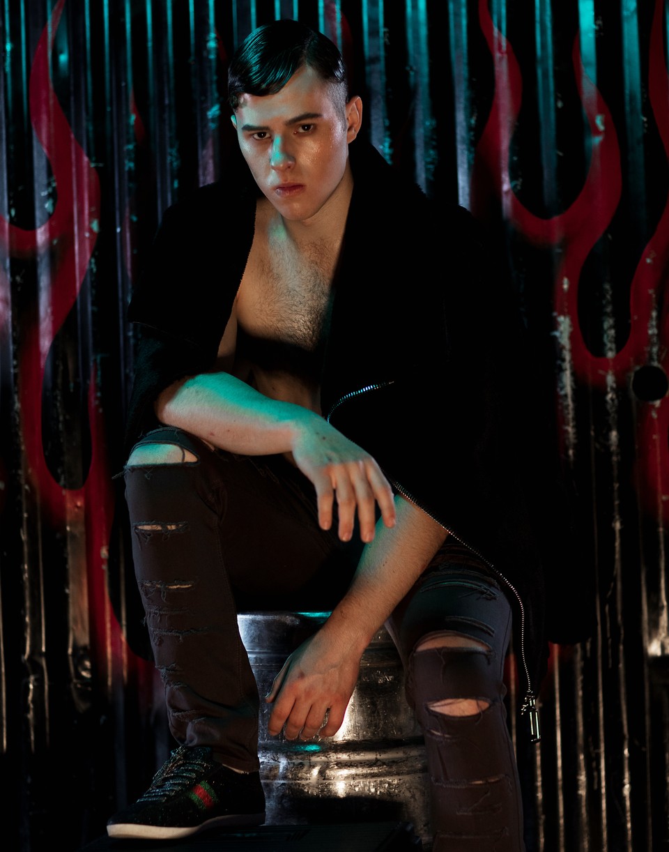 Modern Family's Nolan Gould Is All Grown Up, Shows Off Muscular Body in ...