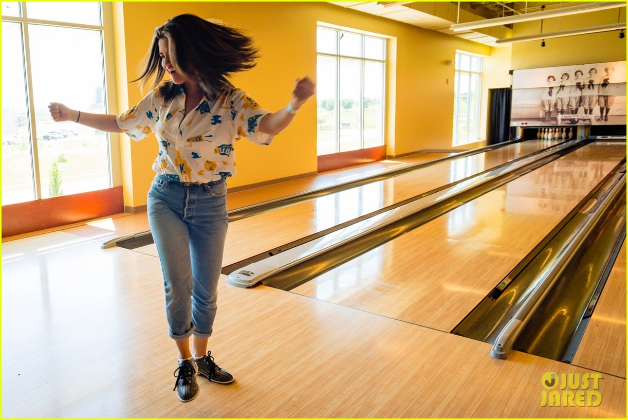 Selena Gomez Plays Baseball & Bowls In Big Slick Celeb Weekend with ...