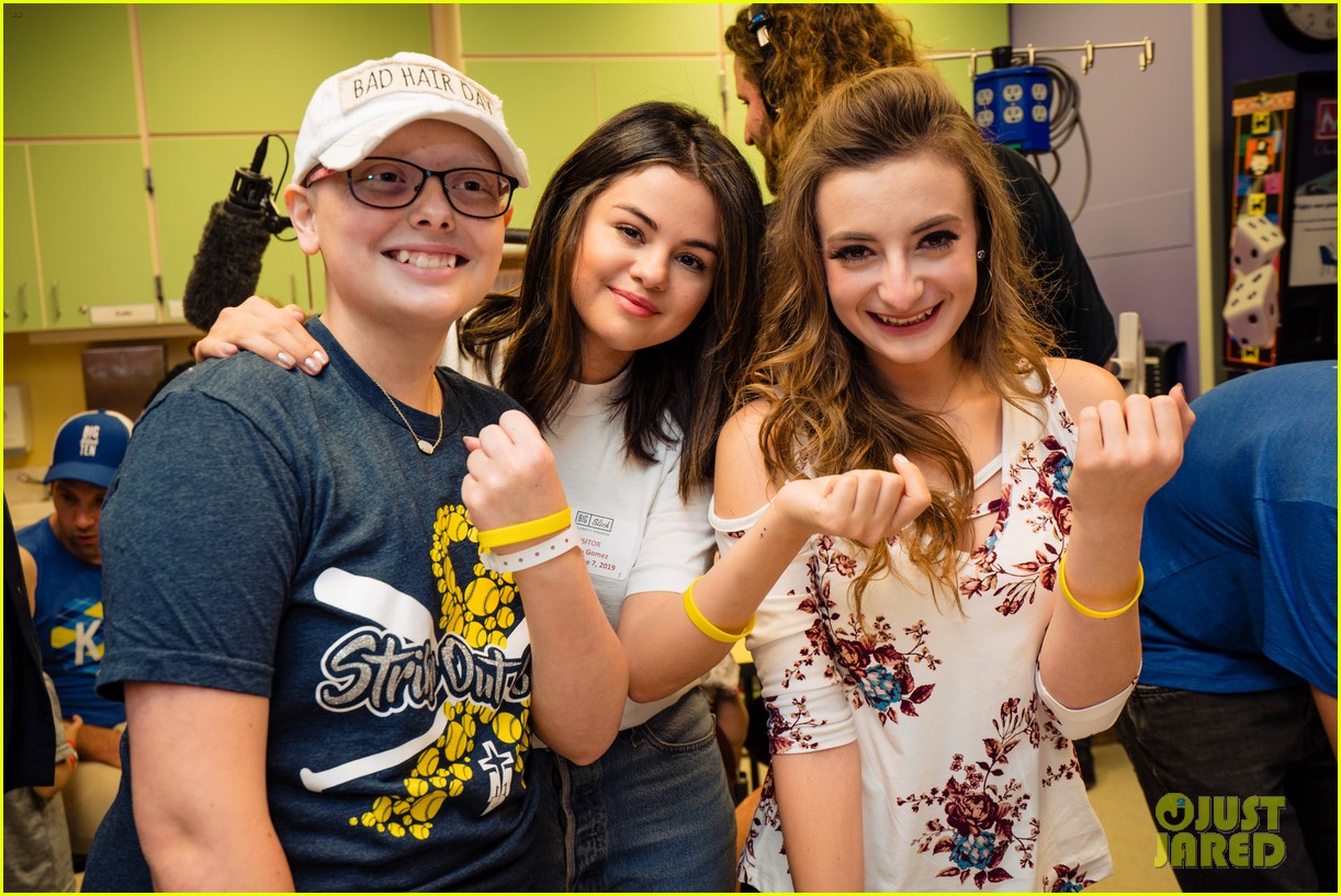 Selena Gomez Plays Baseball & Bowls In Big Slick Celeb Weekend with ...