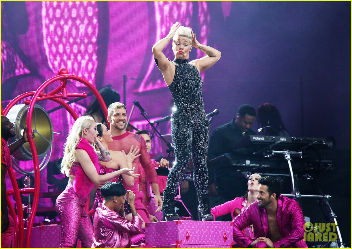 Pink Fan Gives Birth To Baby Girl During Opening Number at Liverpool ...