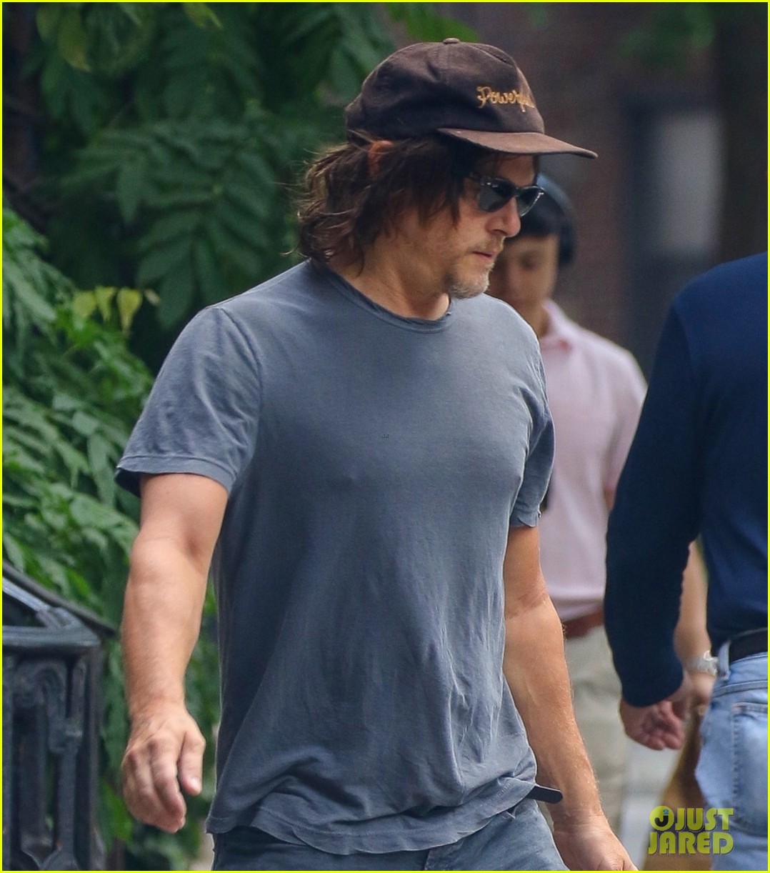 Norman Reedus Goes for a Casual Big Apple Stroll: Photo 4303172 ...