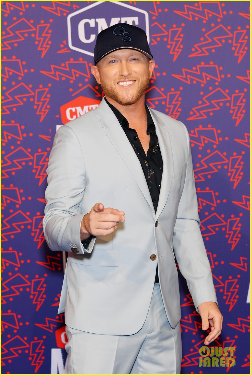 Thomas Rhett & More Country Hunks Step Out for CMT Music Awards 2019 ...