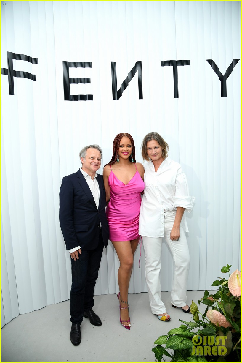 Rihanna Goes Pretty in Pink for Fenty Pop-Up Event in NYC!: Photo ...