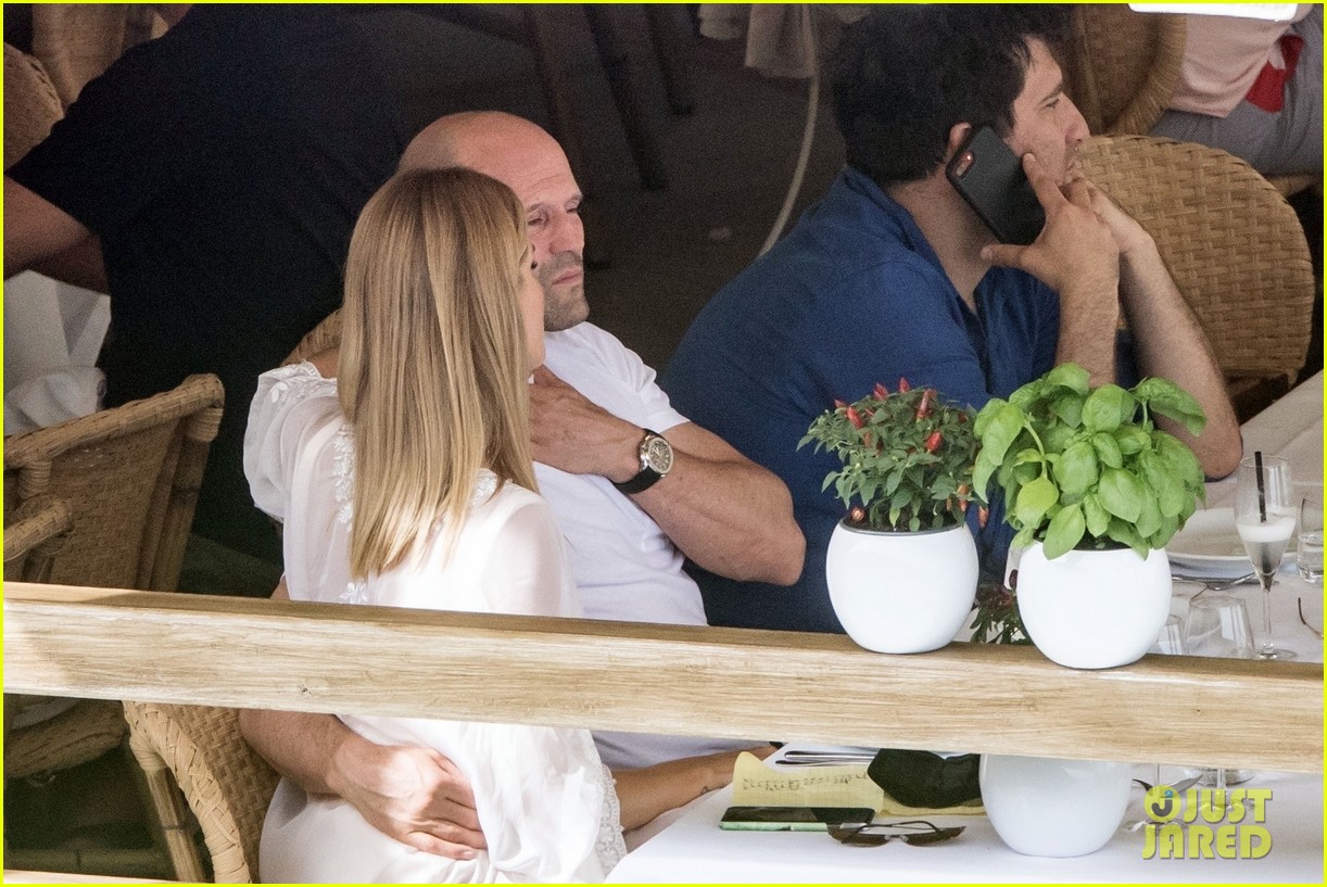 Rosie Huntington-Whiteley Flaunts PDA with Jason Statham in Italy ...